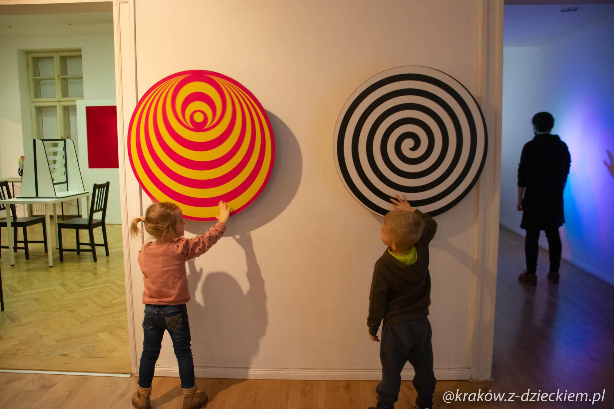 Muzeum Iluzji Krakil z dzieckiem - Kraków z dzieckiem.pl