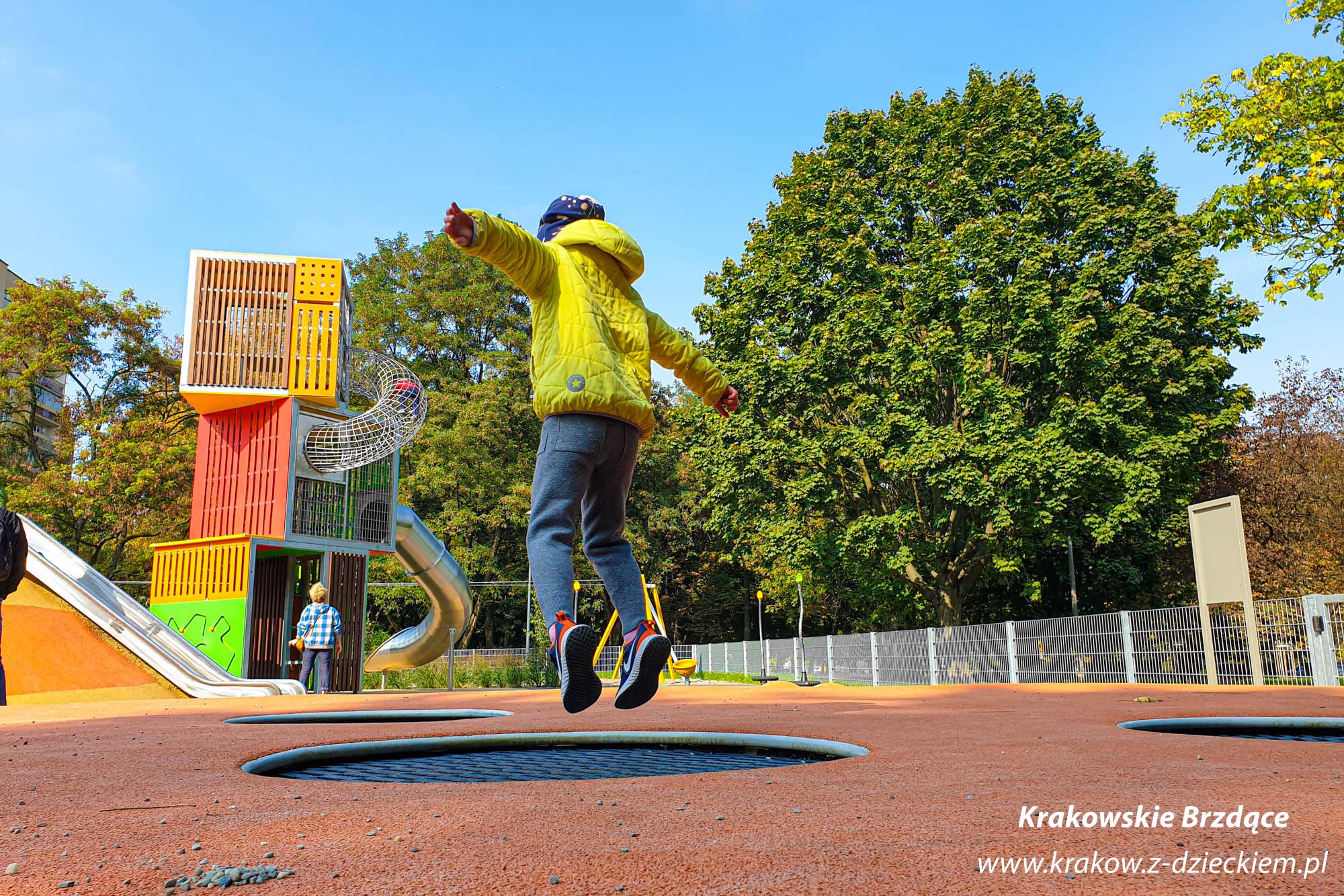 Plac zabaw w Parku Krowoderskim - nowy i nowoczesny - Krakowskie Brzdące