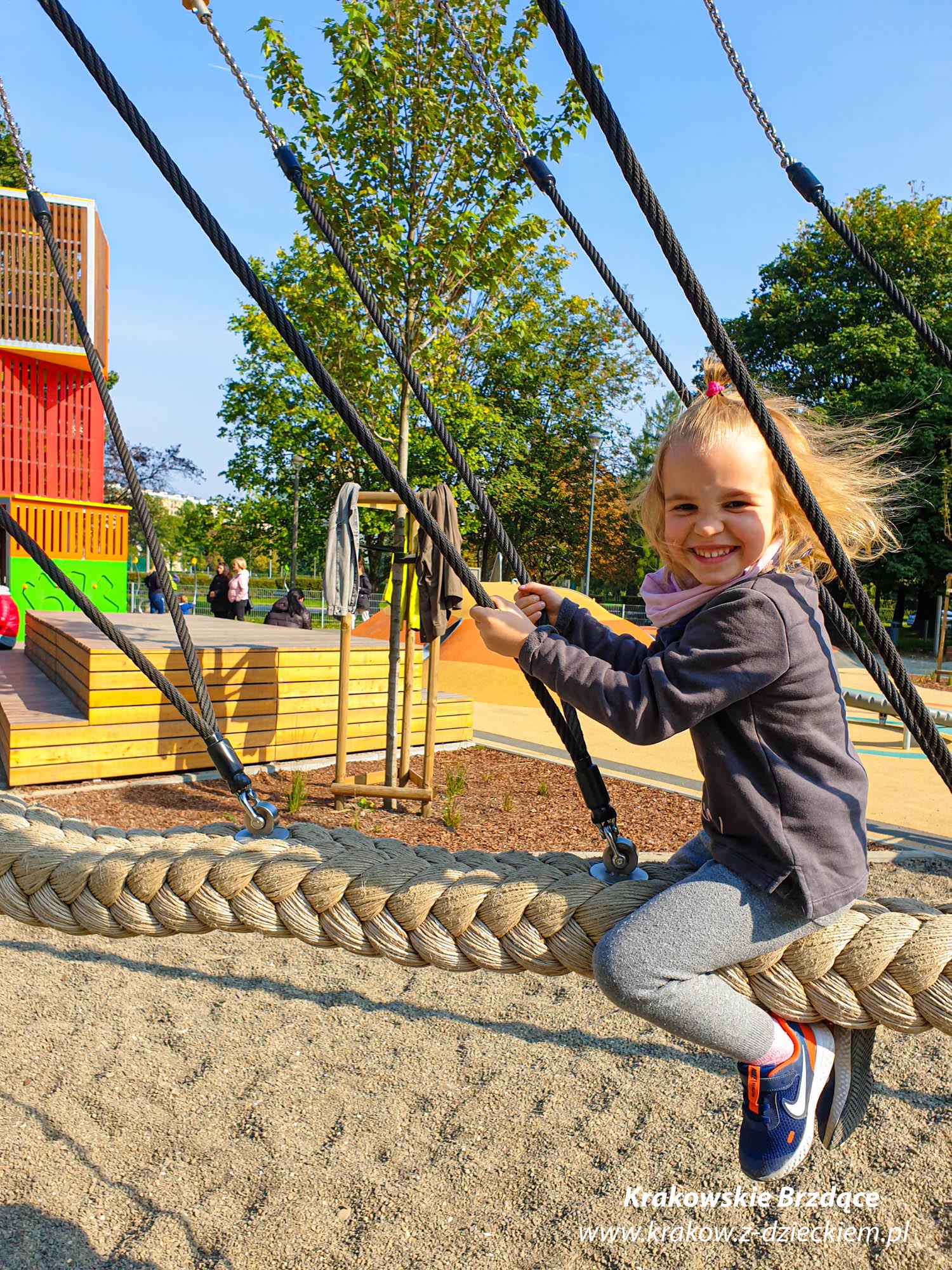Plac zabaw w Parku Krowoderskim - nowy i nowoczesny - Krakowskie Brzdące