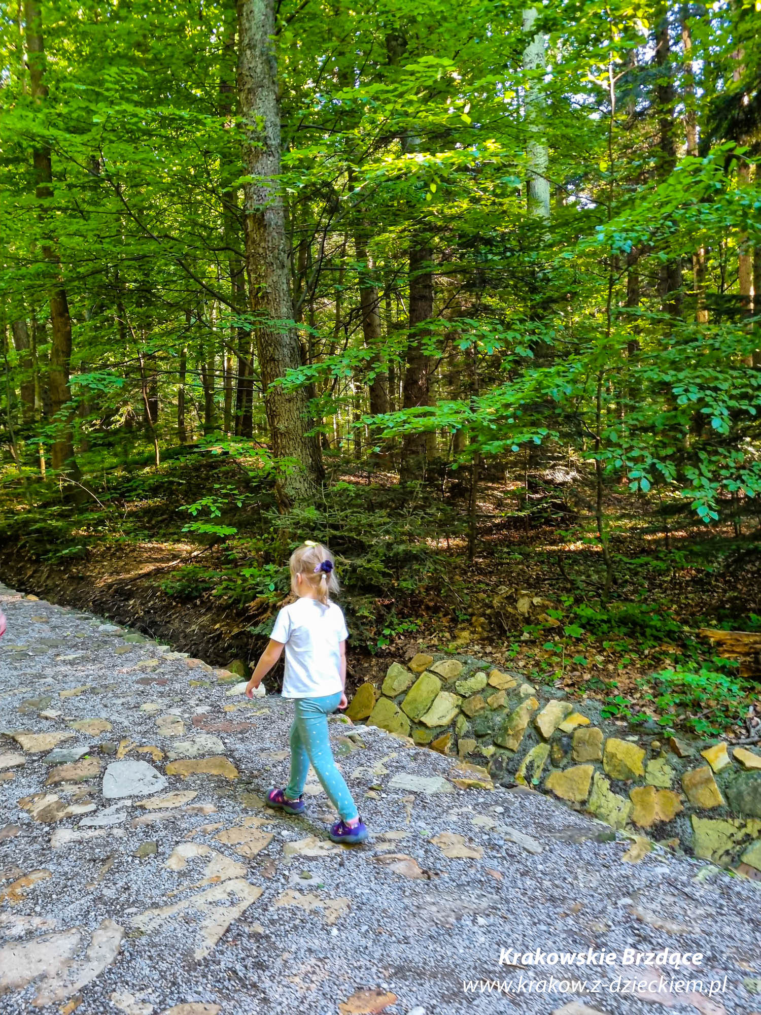 Łysica z dzieckiem - najwyższy szczyt Gór Świętokrzyskich