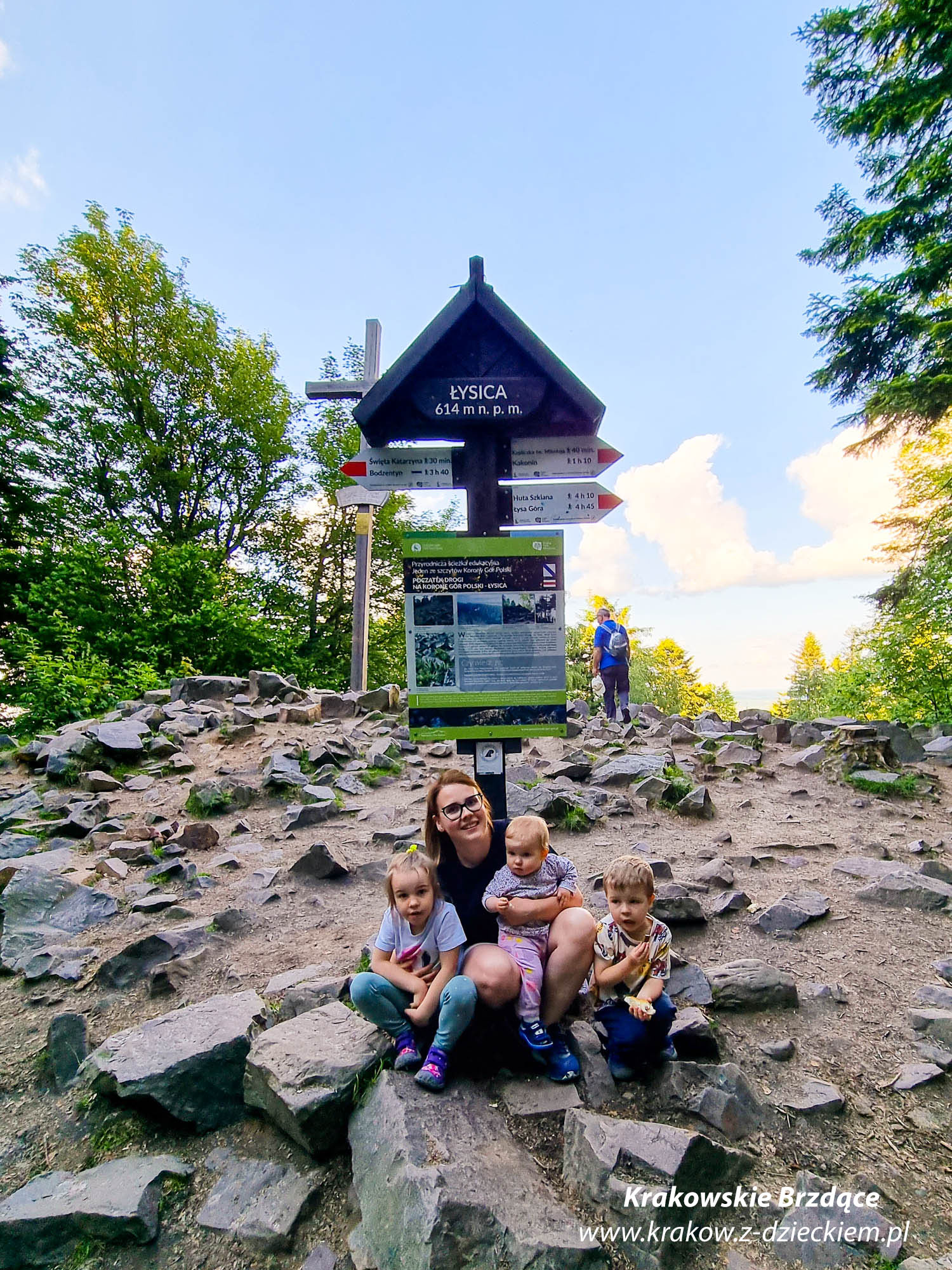 Łysica z dzieckiem - najwyższy szczyt Gór Świętokrzyskich